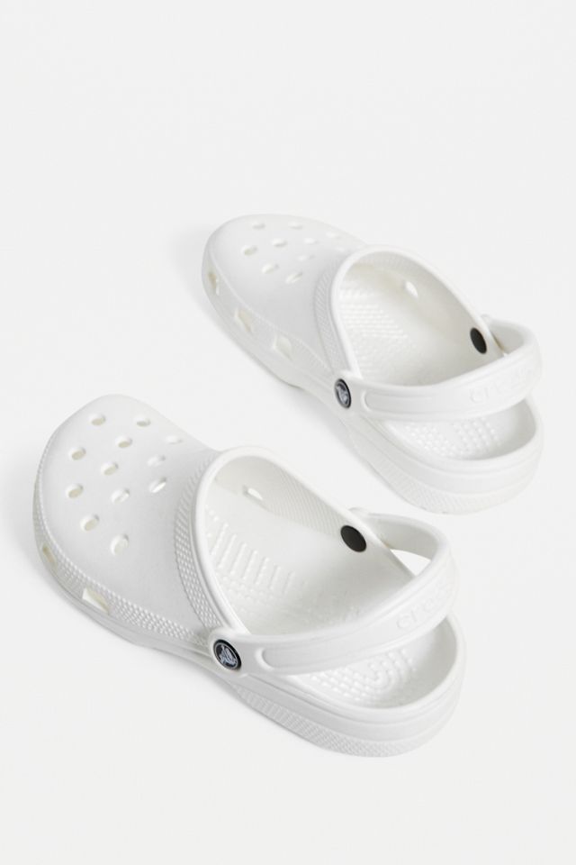 Crocs - Sabots classiques blancs | Urban Outfitters FR