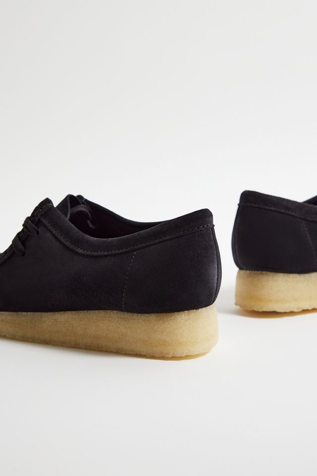 Chaussures Wallabee Clarks Originals en Daim Marron | Urban Outfitters FR