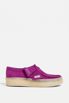 Clarks Originals - Chaussures Wallabee couleur baie | Urban Outfitters FR