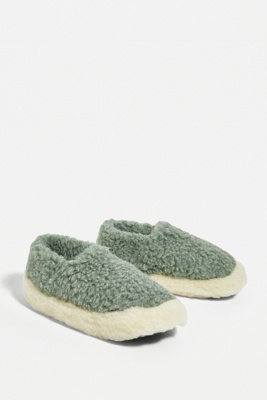 Yoko Wool - Pantoufles Siberian vertes | Urban Outfitters FR