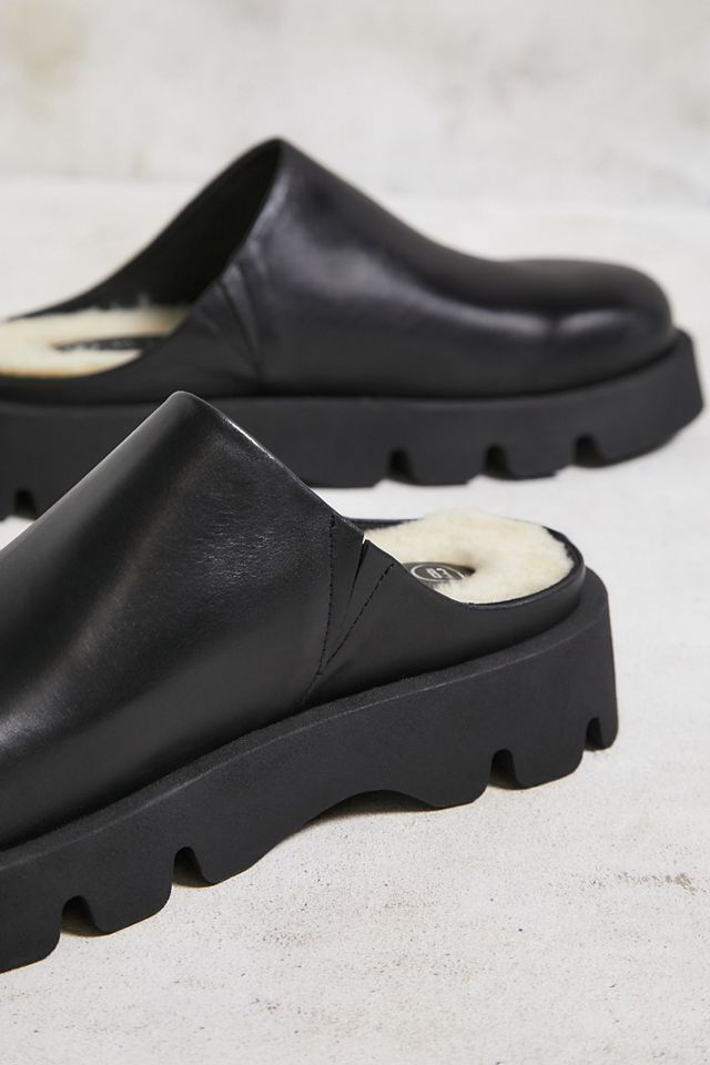 Miista - Mules en cuir doublées noires | Urban Outfitters FR