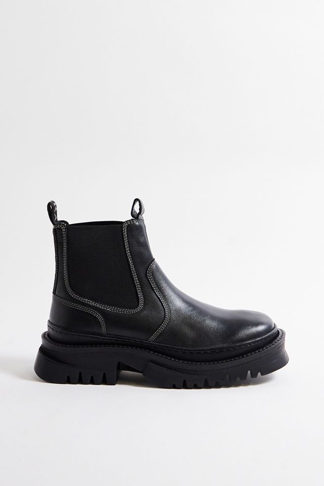 ASRA Rene Chelsea Boots | Urban Outfitters UK