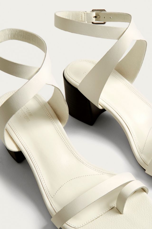 UO Halle White Toe Loop Sandals | Urban Outfitters UK