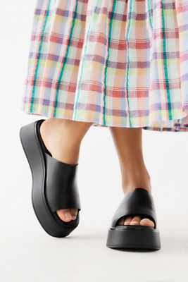 Vagabond Black Courtney Slide Sandals | Urban Outfitters IT