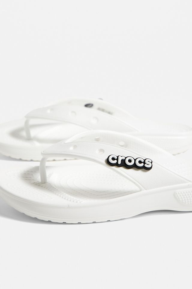 Crocs Chanclas de plataforma clásicas blancas | Urban Outfitters ES