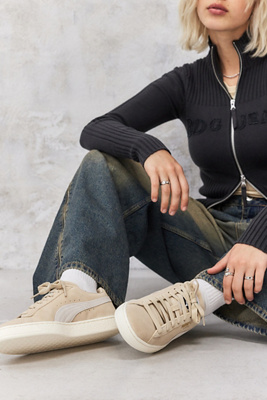 Puma Zapatillas clásicas de gamuza crema | Urban Outfitters ES