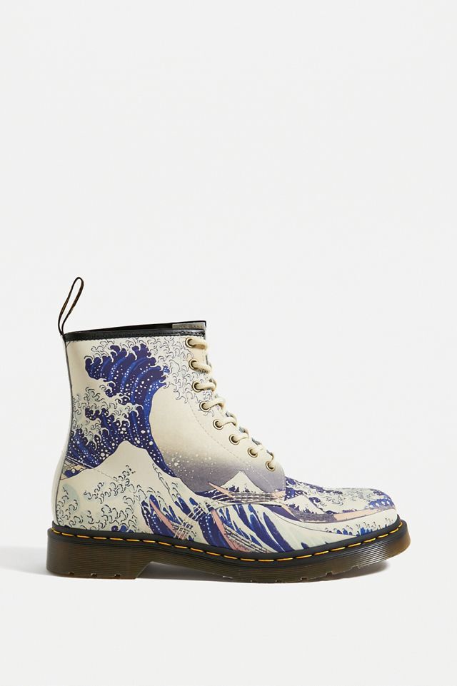 Dr. Martens x The Met 1460 The Great Wave Boots | Urban Outfitters UK
