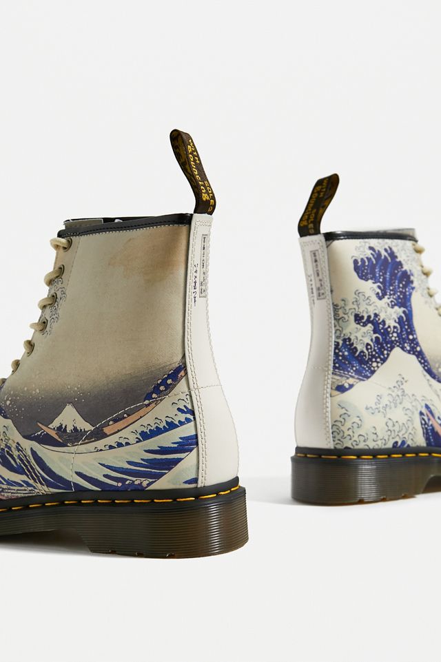 Dr. Martens x The Met 1460 The Great Wave Boots | Urban Outfitters UK