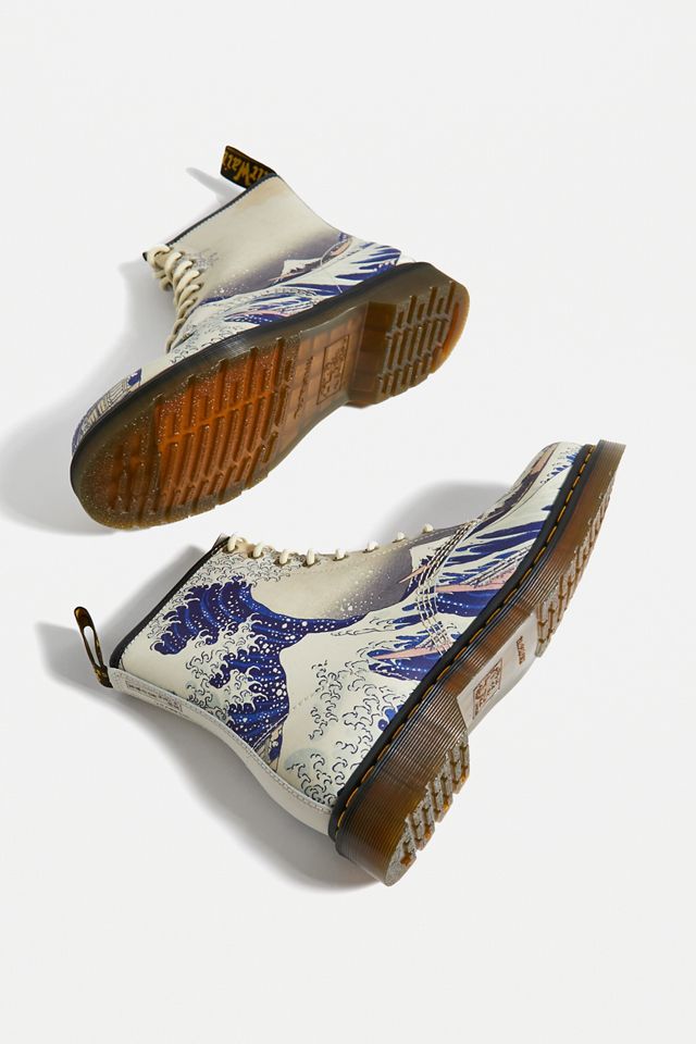 Dr. Martens x The Met 1460 The Great Wave Boots | Urban Outfitters UK