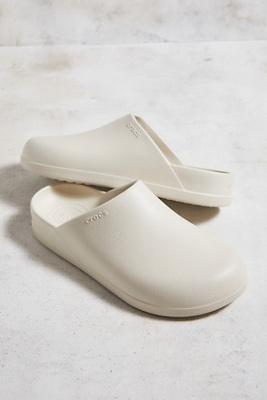 Crocs Stucco Dylan Clogs | Urban Outfitters UK
