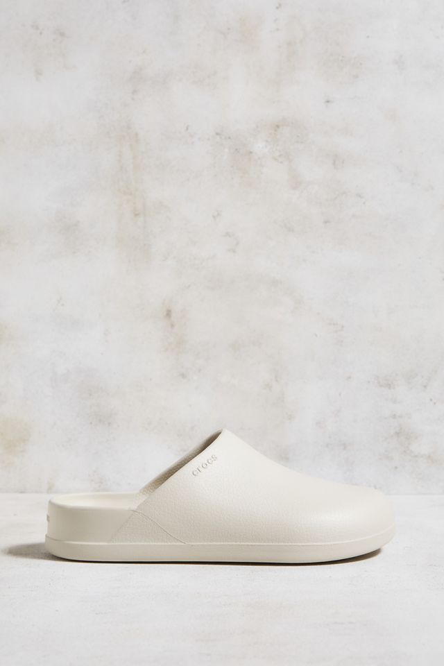 Crocs Stucco Dylan Clogs | Urban Outfitters UK