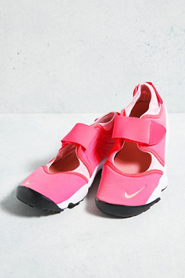 Urban Renewal One-Of-A-Kind Nike Pink Rift Shoes | Urban Outfitters UK