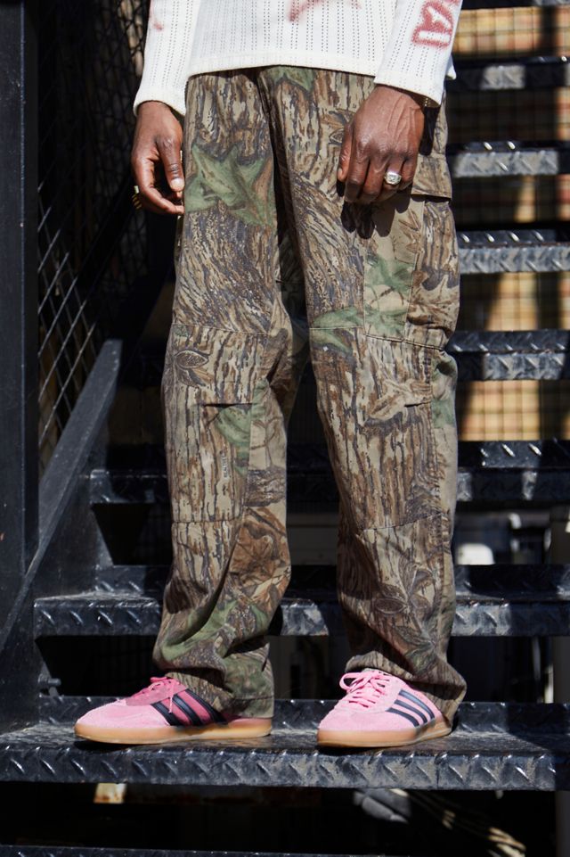 Urban Renewal One-Of-A-Kind Realtree Cargo Pants | Urban Outfitters UK