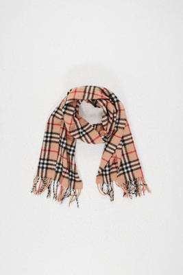 Bufanda Burberry única en renovación urbana | Urban Outfitters ES