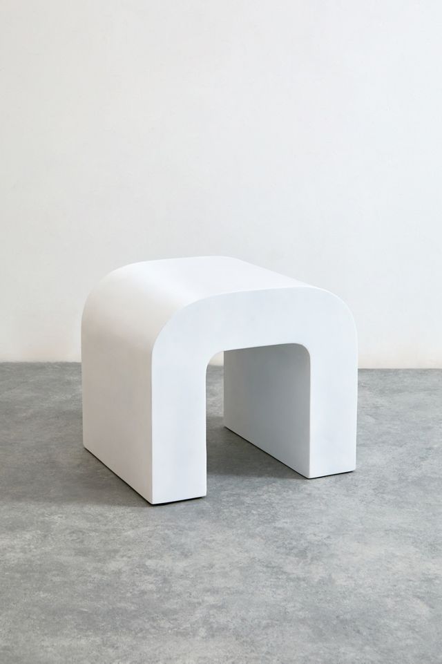 Juliette Side Table | Urban Outfitters DE