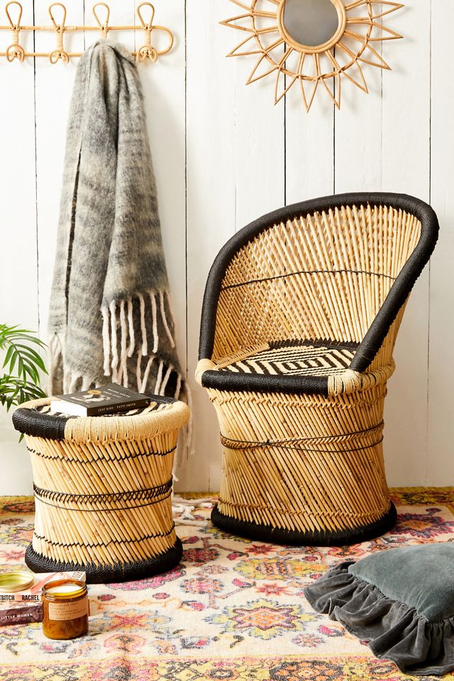 Miriam Black Rattan Stool | Urban Outfitters FR