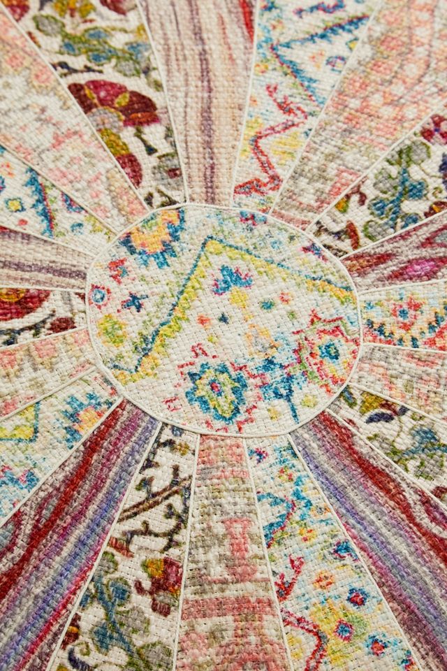 Snuggler Round Patchwork Pouf | Urban Outfitters FR