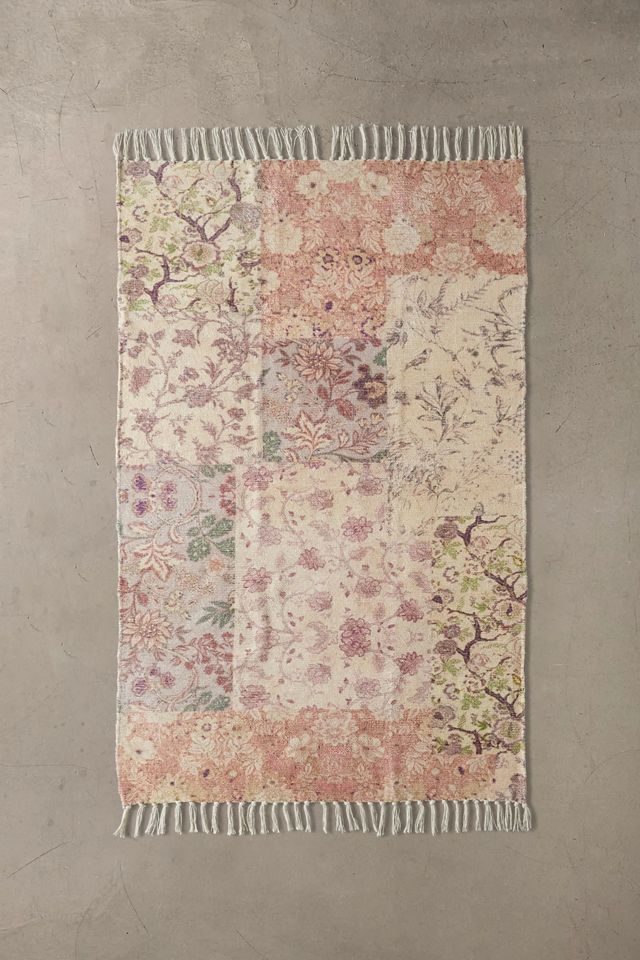 Mia Pink Patchwork 3x5 Rug | Urban Outfitters ES