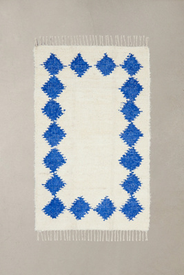 Harli - Tapis 3x5 à poils longs et losanges bleu | Urban Outfitters FR