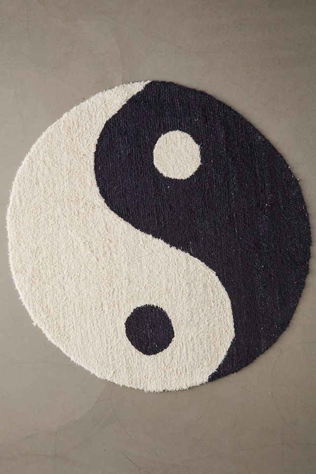 Shaggy Yin & Yang Rug | Urban Outfitters UK