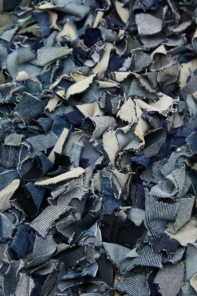 Tapis hirsute en denim en forme de cœur | Urban Outfitters FR