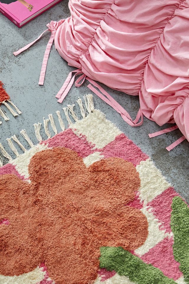 Checkboard Flower 2x3 Rug | Urban Outfitters UK