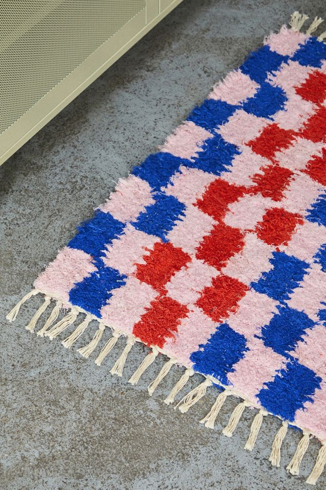 Checkerboard Shag 2x3 Rug | Urban Outfitters DE