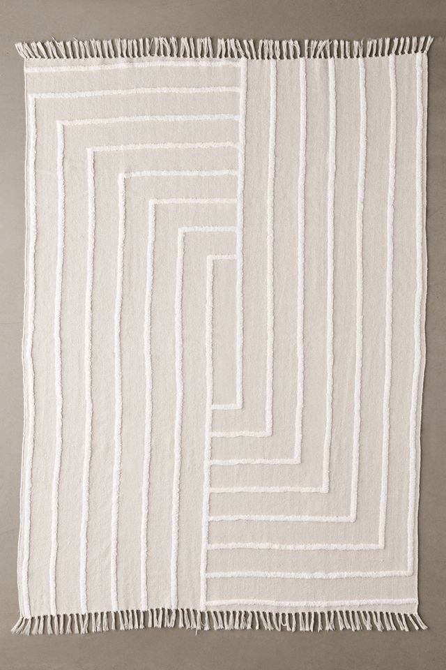 Leonie Tufted 5x7 Rug | Urban Outfitters UK