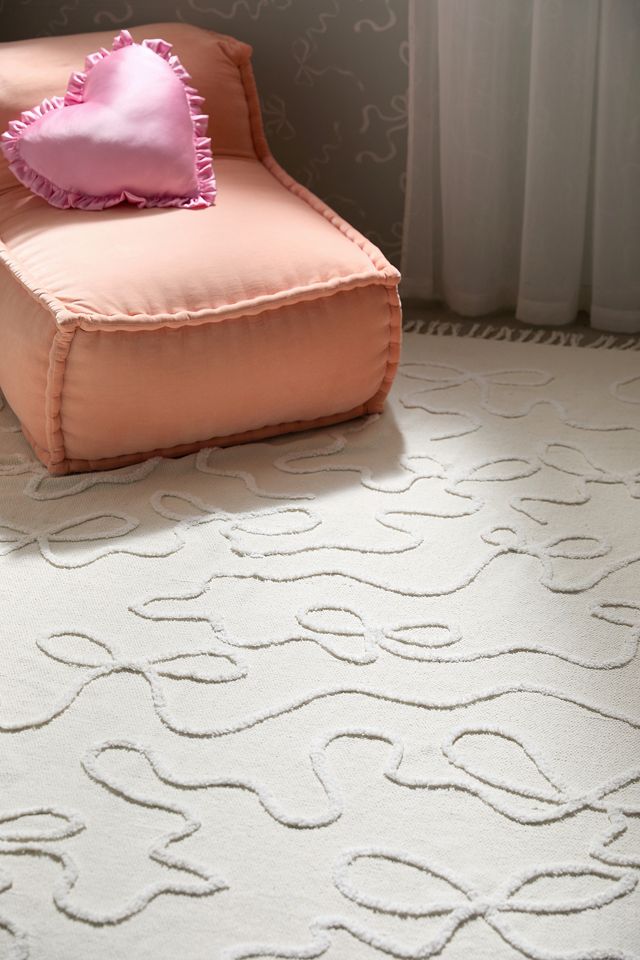 Wild Bows 5x7 Rug | Urban Outfitters UK