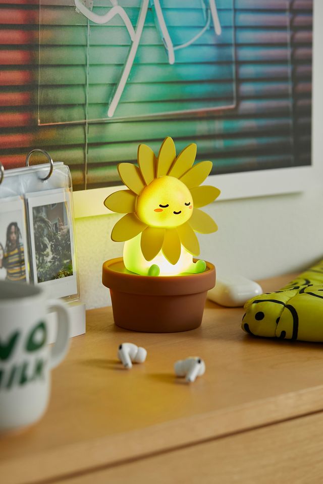 Smoko Hana Sunflower Light | Urban Outfitters UK