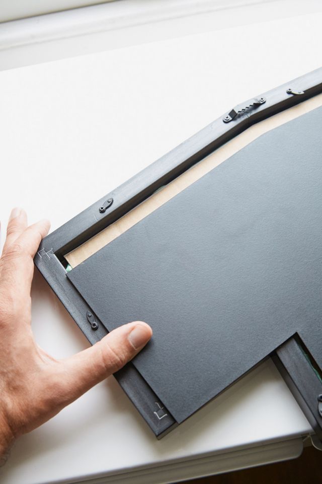 Umbra Medium T-Shirt Frame | Urban Outfitters UK