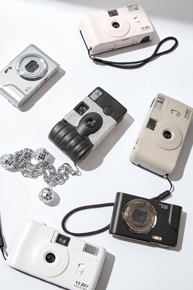 Matte White UO Exclusive Autofocus 35mm Camera | Urban Outfitters UK