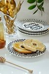 Good Friends Checkerboard Dinner Plates 4-Pack | Urban Outfitters UK