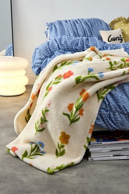 Wildflower Fleece Throw | Urban Outfitters UK
