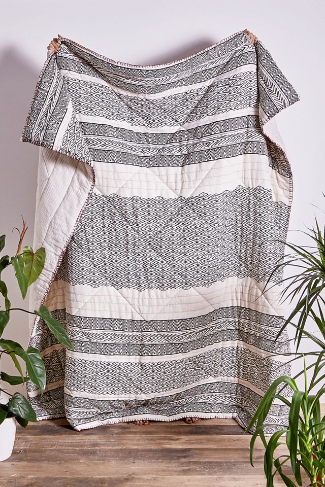 Linear Geo Print Quilted Throw Blanket | Urban Outfitters UK