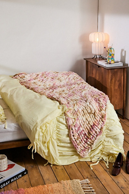 Space-Dye Chunky Throw | Urban Outfitters UK