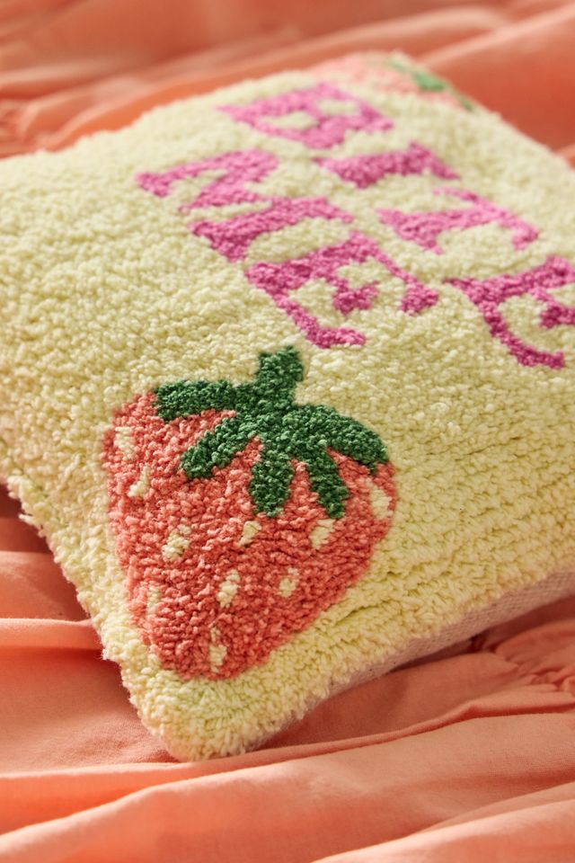 Cojín Mini Acolchado Bite Me | Urban Outfitters ES