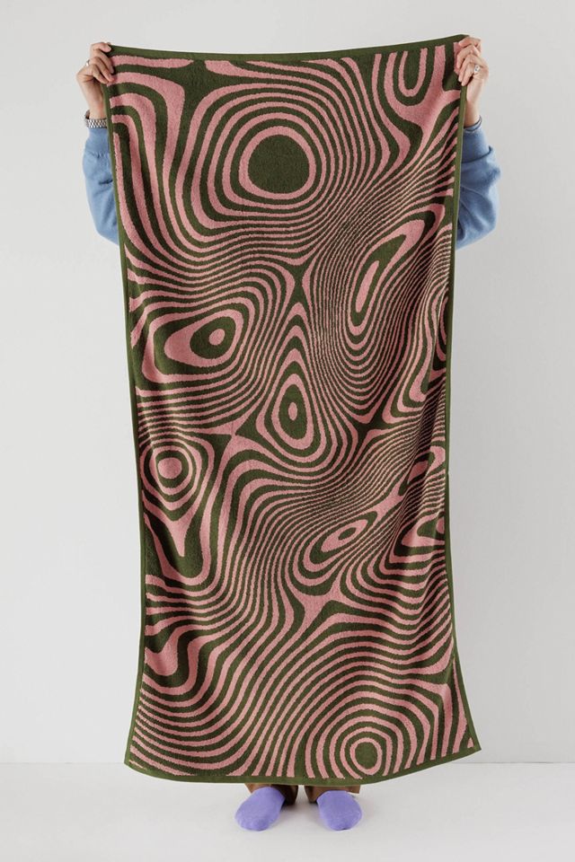 BAGGU Trippy Salmon Wavy Bath Towel | Urban Outfitters UK