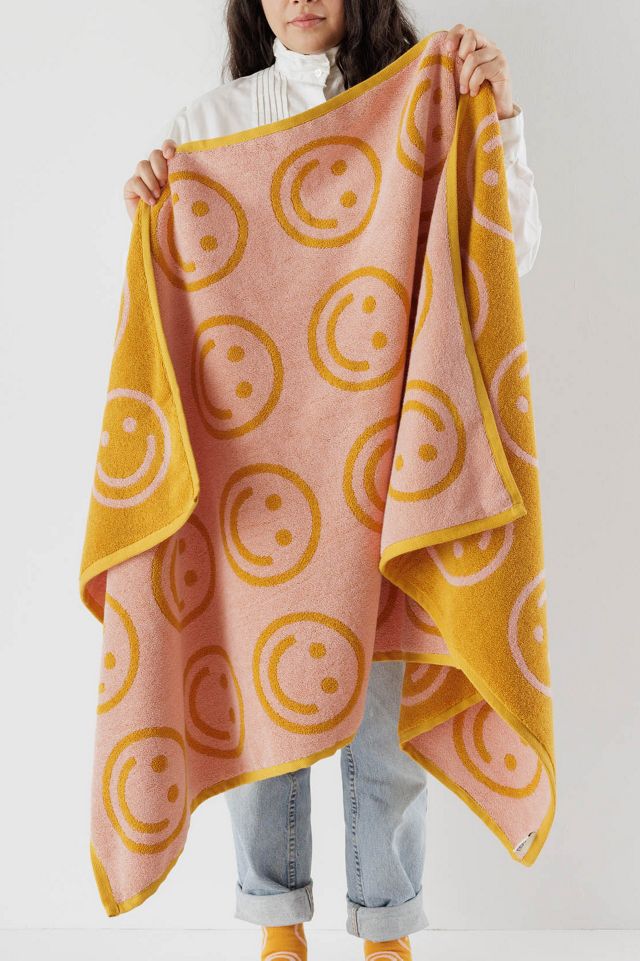 BAGGU Marigold Happy Bath Towel | Urban Outfitters UK