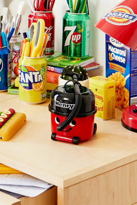 Henry Hoover – Mini-Staubsauger in Rot | Urban Outfitters DE