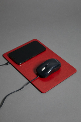 Ingenious Gifting Wireless Charging Mouse Mat | Urban Outfitters UK