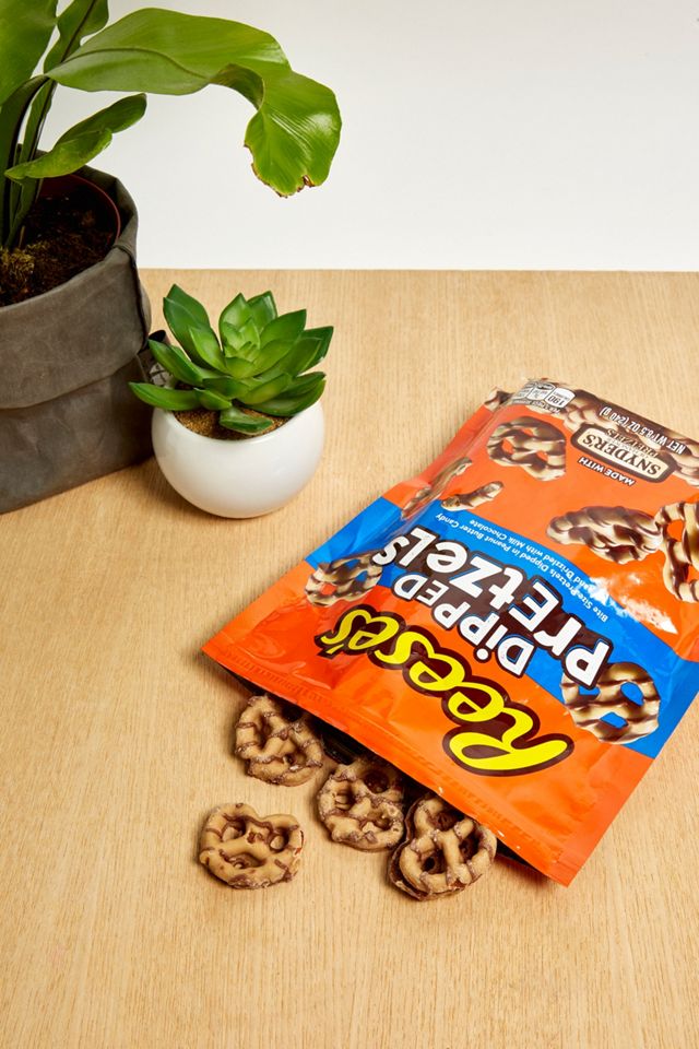 Reese’s Dipped Pretzels | Urban Outfitters UK