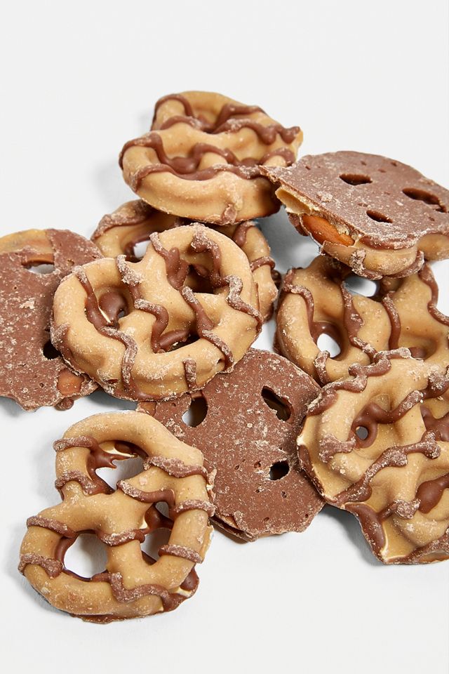 Reese’s Dipped Pretzels | Urban Outfitters UK