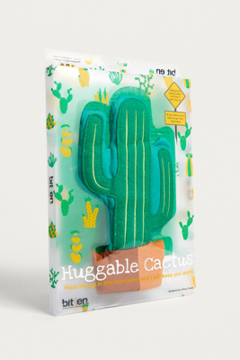 Huggable Heat-Up Tall Cactus Cushion | Urban Outfitters FR