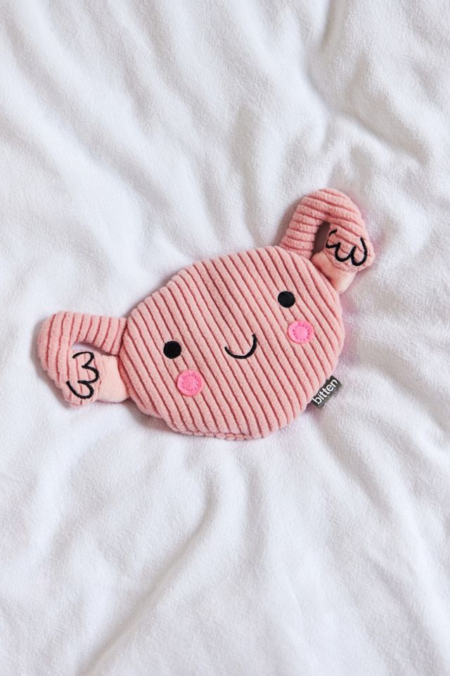 Chauffe-mains en forme d'utérus exclusif UO câlinable | Urban Outfitters FR