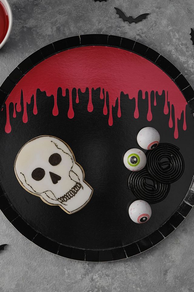 Ginger Ray Blood Drip Halloween Paper Plates | Urban Outfitters UK