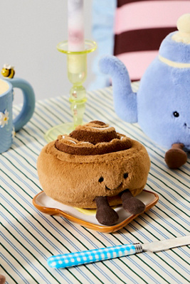 Jellycat Amuseable Cinnamon Bun Plush | Urban Outfitters UK