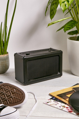Altavoz Bluetooth crosley charlotte negro | Urban Outfitters ES