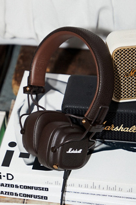 Marshall Brown Major V Headphones | Urban Outfitters UK
