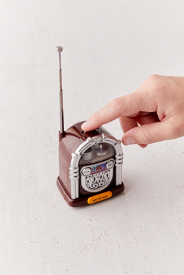World’s Smallest Jukebox Radio | Urban Outfitters UK